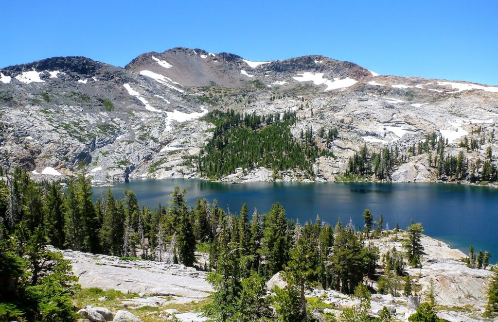 Best Hikes in the Beautiful Desolation Wilderness Area, California ...